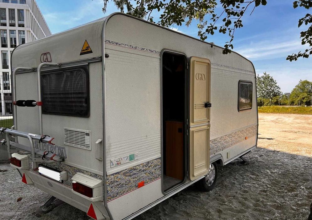 Rulota ADRIA UNICA 430–1000 kg, panou solar, cort exterior si butelie ...