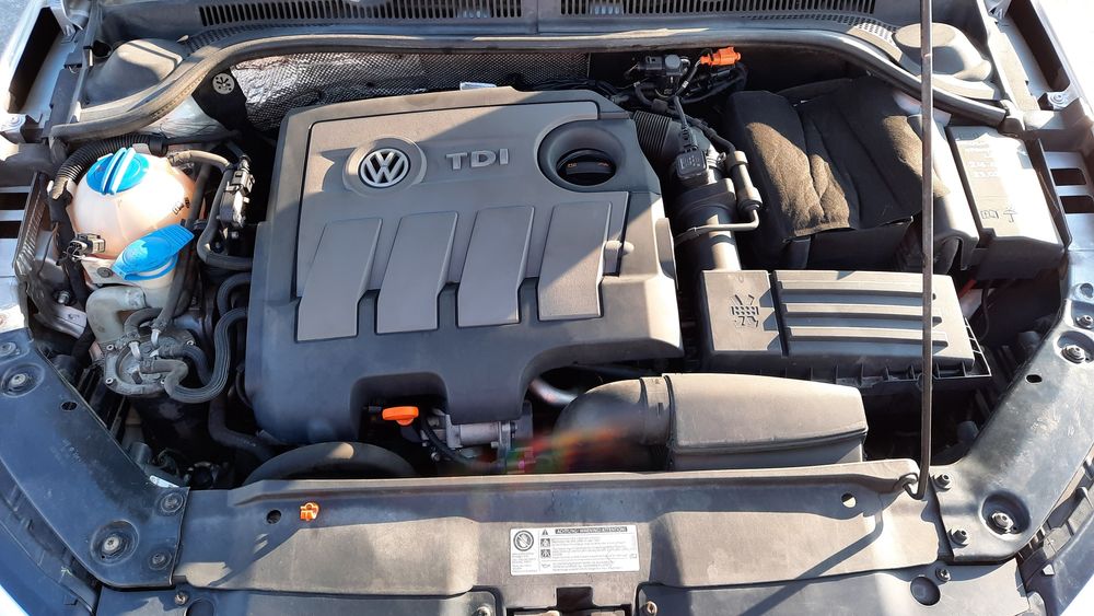 Vw jetta an 2011 1.6TDI euro 5 1o5 cp Oradea • OLX.ro