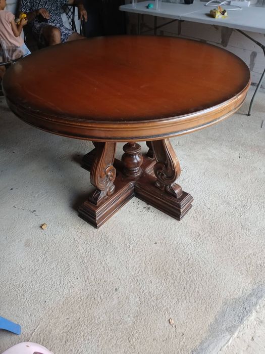 Masa extensibila cu 6 scaune Santana • OLX.ro