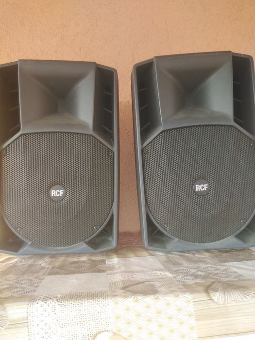 Vând boxe Rcf cu cabluri și suporturi Borsa • OLX.ro