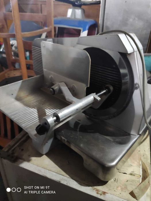 Колбасо резачка . гр. Лом • OLX.bg