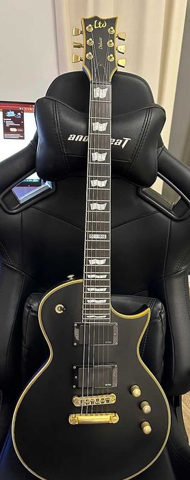 ESP LTD EC-1000 Vintage Black - EMG 81/60 Iasi • OLX.ro