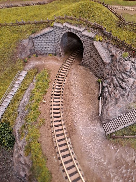 Trenulet electric diorama scara N 1:160 Bucuresti Sectorul 5 • OLX.ro