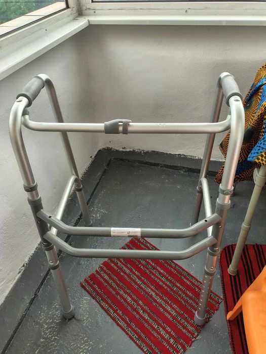 Cadru pt. deplasare si scaun toaleta batrani Pitesti • OLX.ro