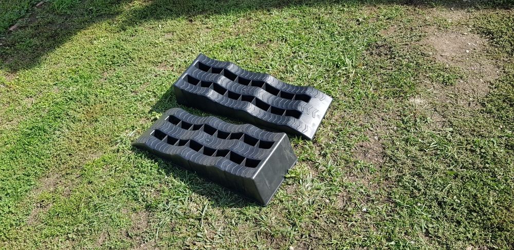 Rampe auto set 2 bucăți Mioveni • OLX.ro