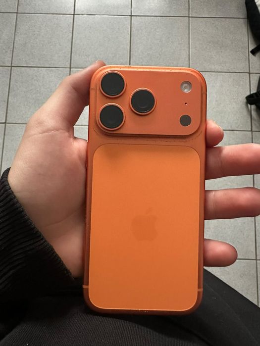 Schimb iPhone 17 pro - am factura Motru • OLX.ro