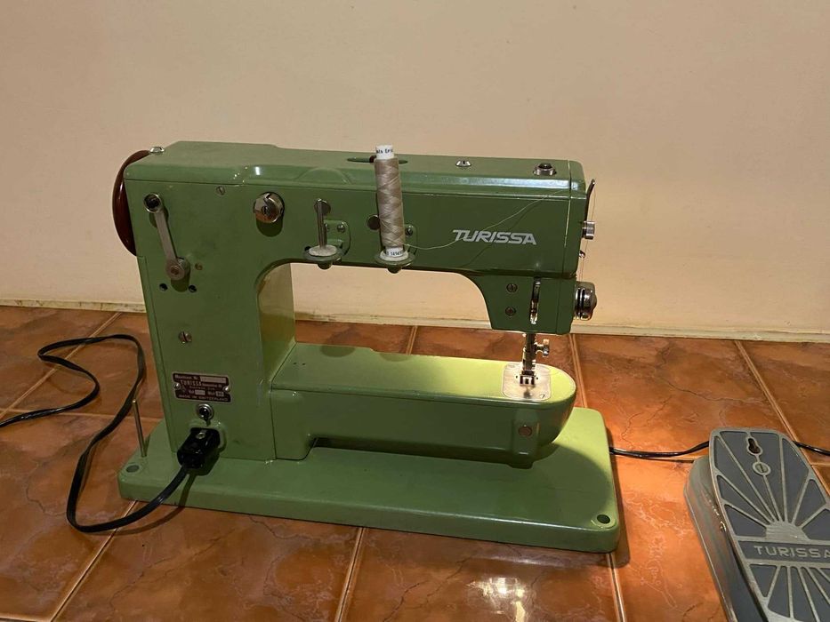 Masina de cusut TURISSA ULTIMATE Zig-Zac Vintage Iasi • OLX.ro