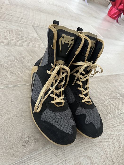 Ghete Box VENUM 42/5 Lazu Baciului • OLX.ro