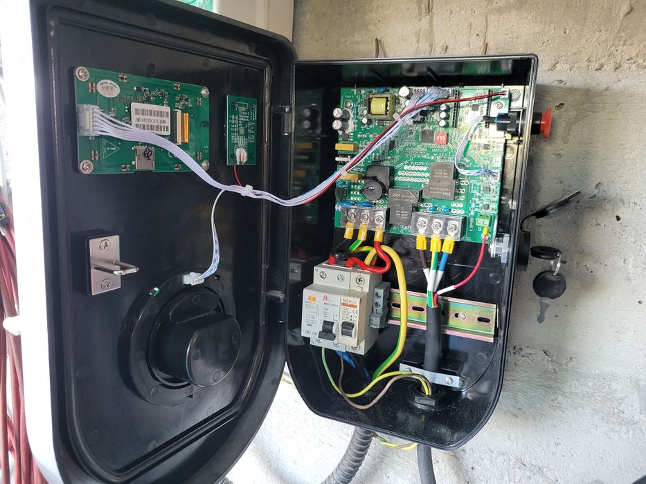 Statie incarcare auto (wallbox) 7kW Visan • OLX.ro