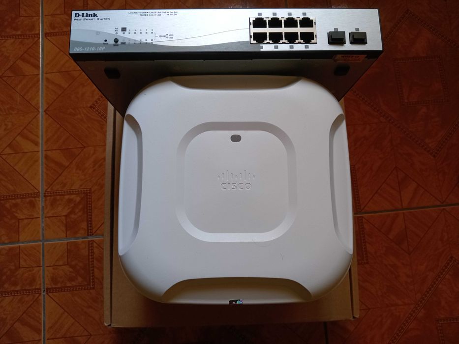 Kit retea wifi CISCO compus din 3 Access Point-uri si switch PoE ...