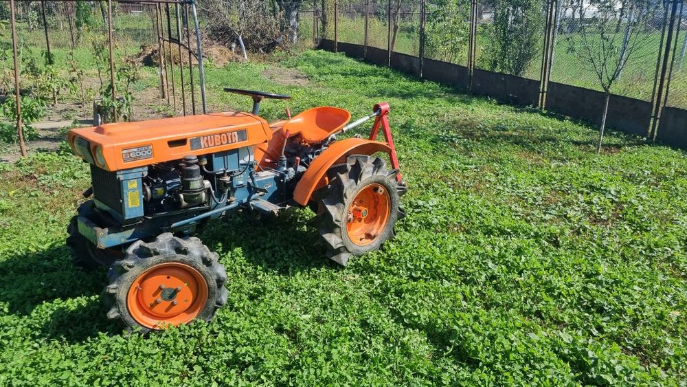 Tractoras Kubota b6000 Darmanesti • OLX.ro