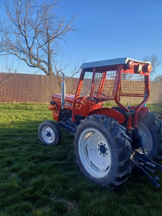Vând tractor universal u445 viticol Sascut • OLX.ro