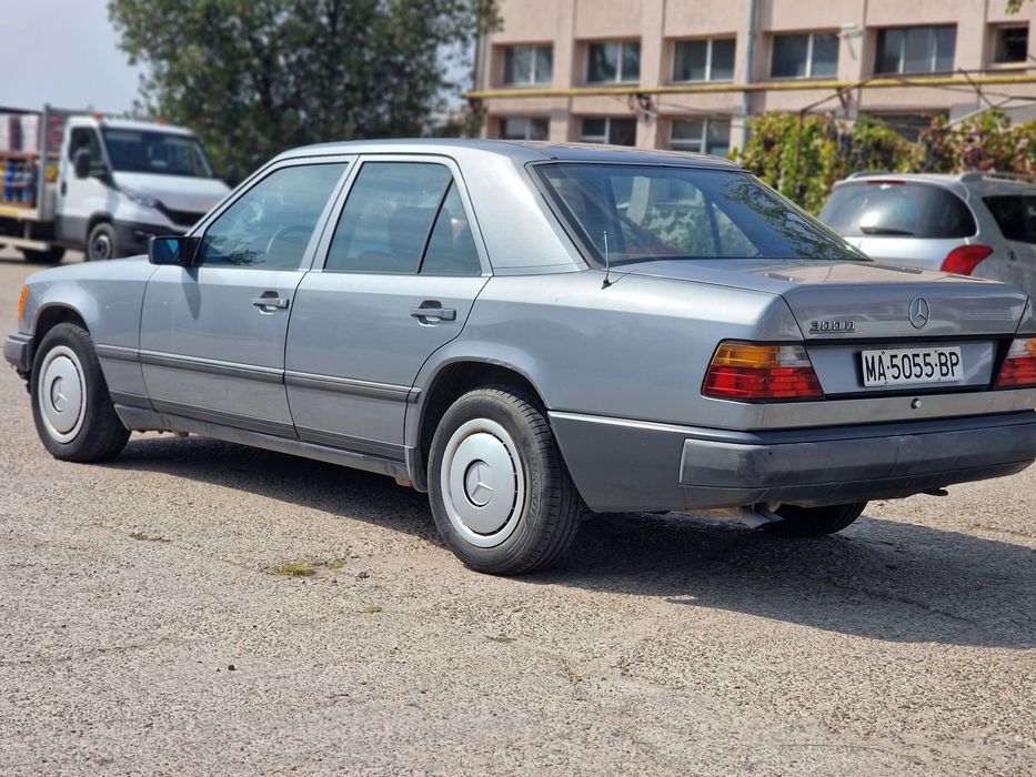 Mercedes W124 E300D motor 3.0 an 1987 diesel Craiova • OLX.ro