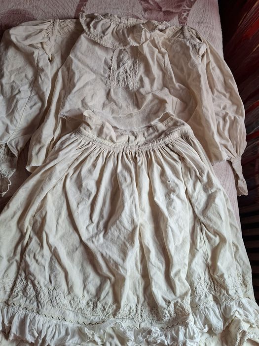 Costum popular autentic zona Beius Oradea • OLX.ro