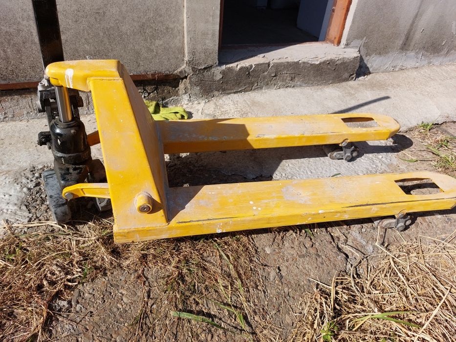 Vând transpalet , liza manuala 2,5t Galati • OLX.ro