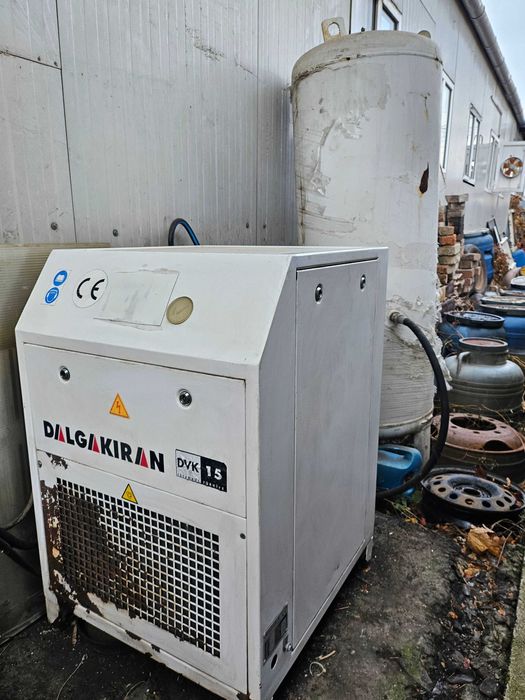 Compresor cu surub 11kw, butelie 1000l, am filmulete in functiune ...