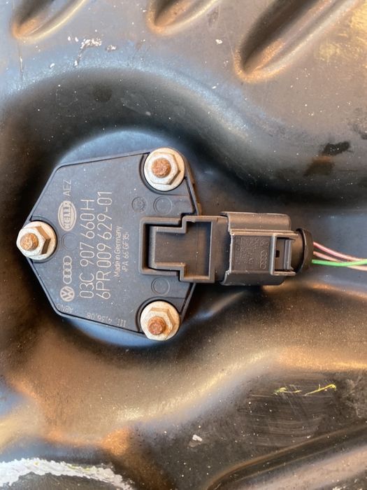 Картер горен и капак датчик за ниво на масло Ауди А4 А5 Audi 59103603 ...