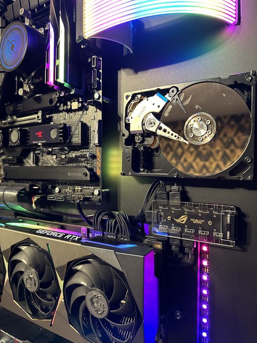 Gaming pc pe perete, wall build station, schimb cu laptop gaming ...