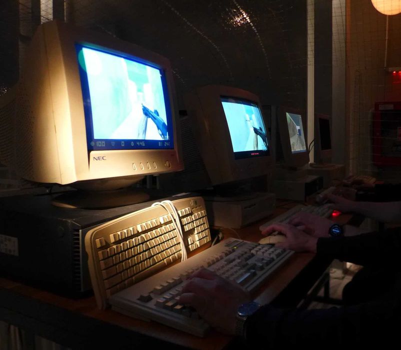 Eveniment Corporate Lan Party Setup Vintage Retro Anii 80 90 sau 2000 ...