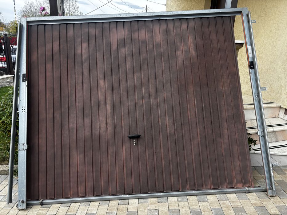 Vand usa garaj. Pret negociabil. Focsani • OLX.ro