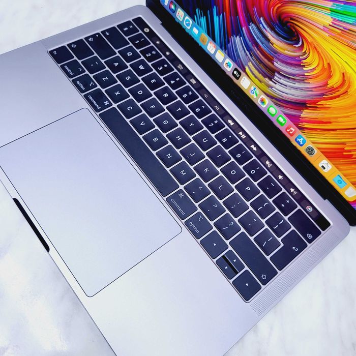 Laptop Apple MacBook Pro Touch Bar i5 8GB 250ssd Zeus Amanet Militari ...