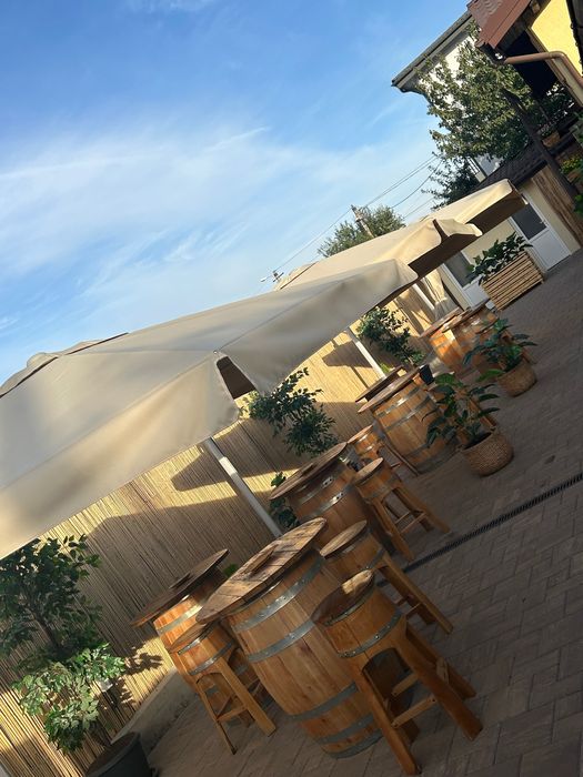 Mese si scaune tip butoi din lemn pt terasa restaurant gradina ...