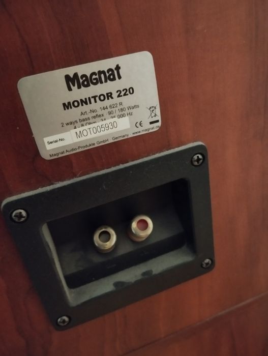 Boxe Magnat Monitor 220 Bacau • OLX.ro
