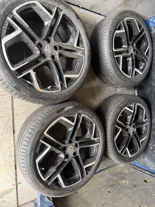 Jante 20” Tiguan cu anvelope pirelli scorpion noi vara an 2025 Arbore ...