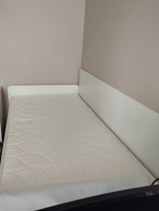 Единично легло 90/200 с две подвижни чекмеджета и матрак гр. Варна Погреби • OLX.bg