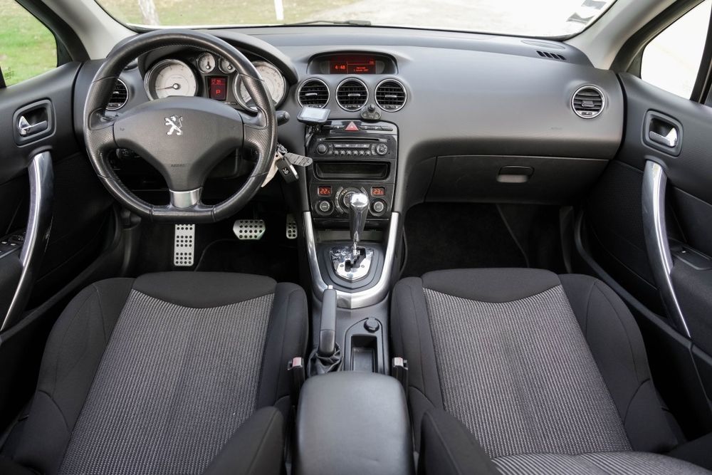 Peugeot 308 Cabrio 1.6 Benzina Turbo Cutie Automata Euro 5 Alb Perlat ...