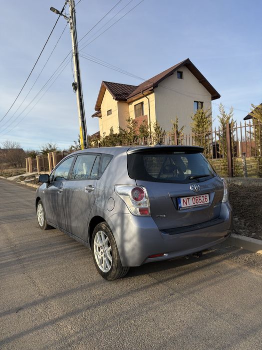 Vând Toyota Verso 2.0 diesel, 7 locuri,keyless, xenon Piatra Neamt • OLX.ro