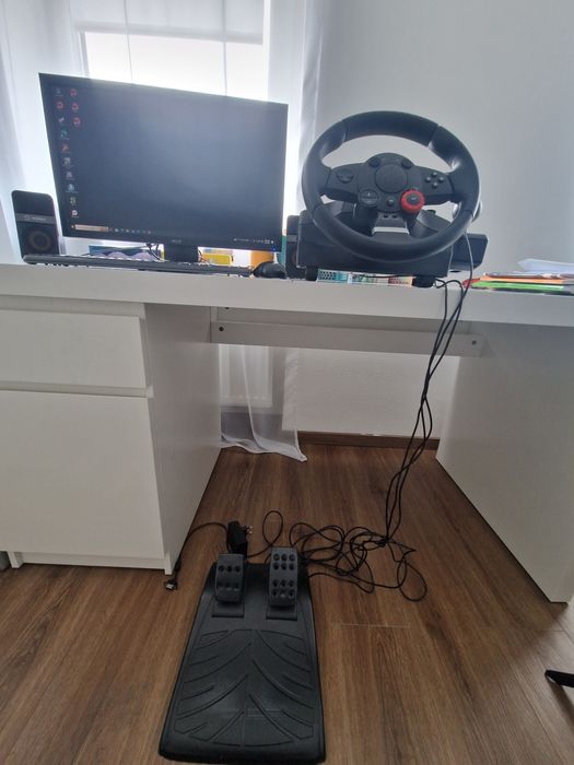 Vand volan si pedale Logitech Dumbravita • OLX.ro