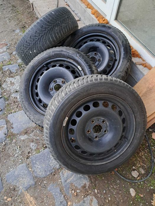 Jante echipate cu anvelope de iarna 205 55 16 gama VAG Bals • OLX.ro