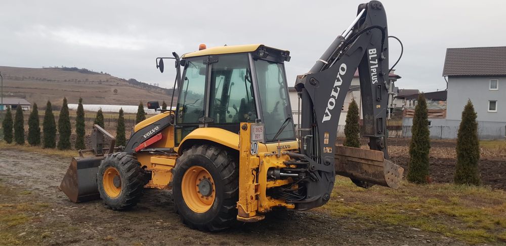 Buldoexcavator volvo bl71 plus recent adus din spania Dumitra • OLX.ro
