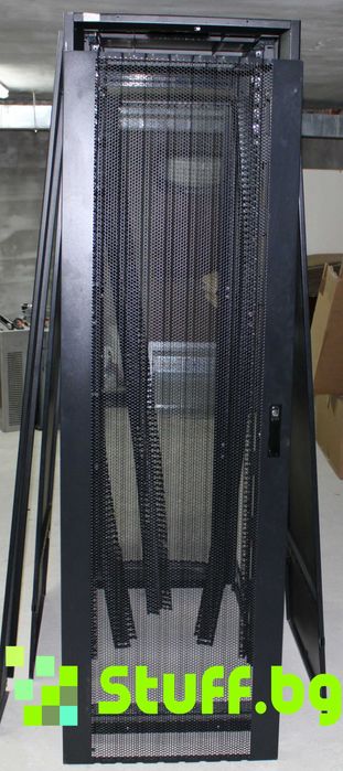 РАК/RACK комуникационен шкаф APC NetShelter SX Server Rack 42U гр ...