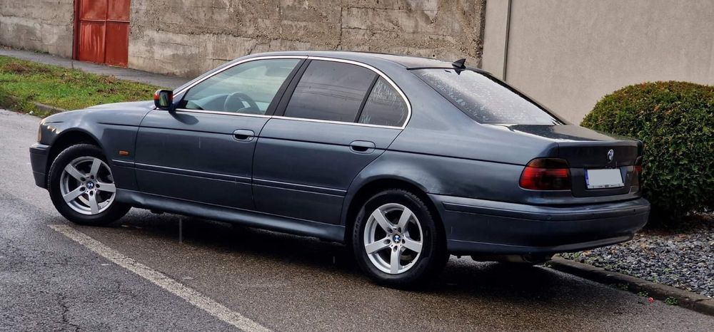 Dezmembrez bmw e39 520 525 530 Arad • OLX.ro