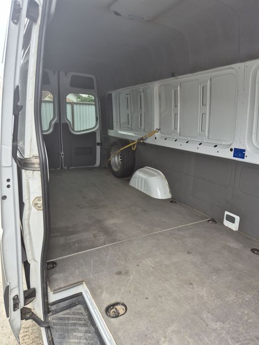 Mercedes-Benz sprintar cel mai lung si cel mai inalt. o dau si la ...