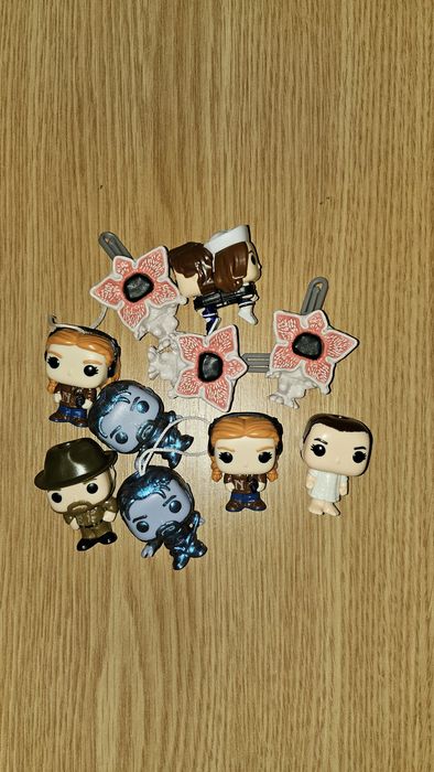 Vand figurine Stranger Things Kinder Timisoara • OLX.ro