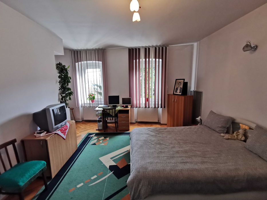 Casa de vanzare, cu 6 camere. Reghin • OLX.ro