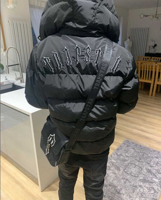 Geaca Trapstar Irongate Neagra cu Gluga detasabila Central Cee Noua ...