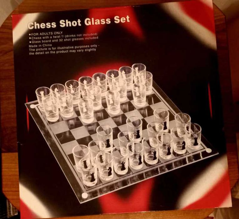 Tabla de sah din sticla si 32 de pahare mici Timisoara • OLX.ro