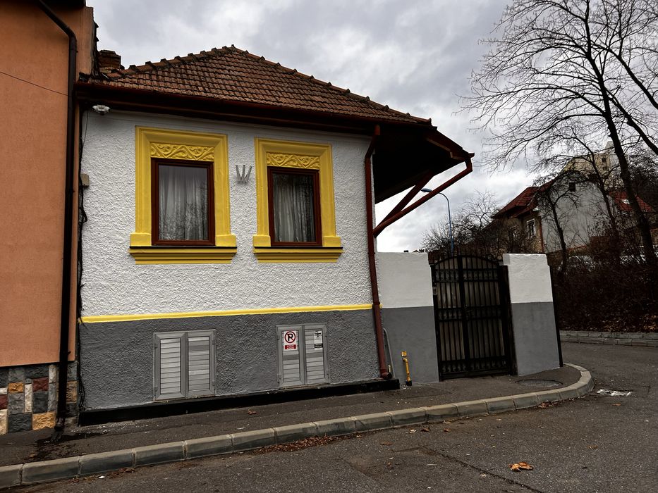 Casa mica cu garaj centrul vechi Brasov • OLX.ro