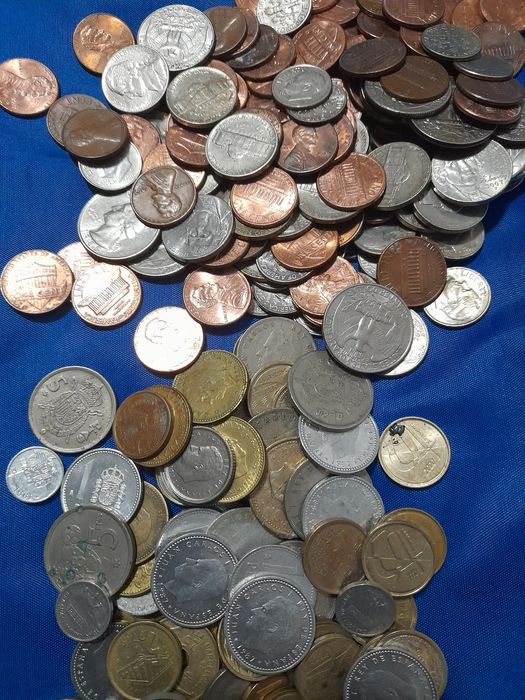 100 monede diferite all world pachet Iasi • OLX.ro