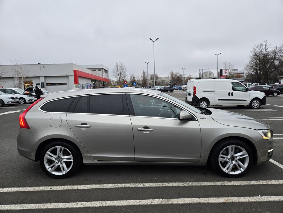 Volvo V60 Hybrid 300 CP 2015 Extra Full 4x4 Deosebit Variante Dobroesti ...