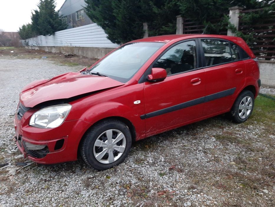 Vand masina Kia Rio 2006 Oradea • OLX.ro
