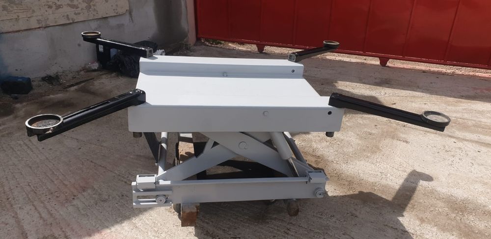 Elevator auto 3T tip foarfeca Campina • OLX.ro