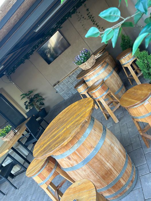 Mese si scaune tip butoi din lemn pt terasa restaurant gradina ...