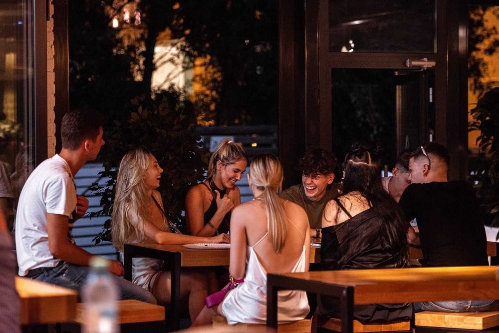 Barrels Corner- vand afacere la cheie Mamaia • OLX.ro