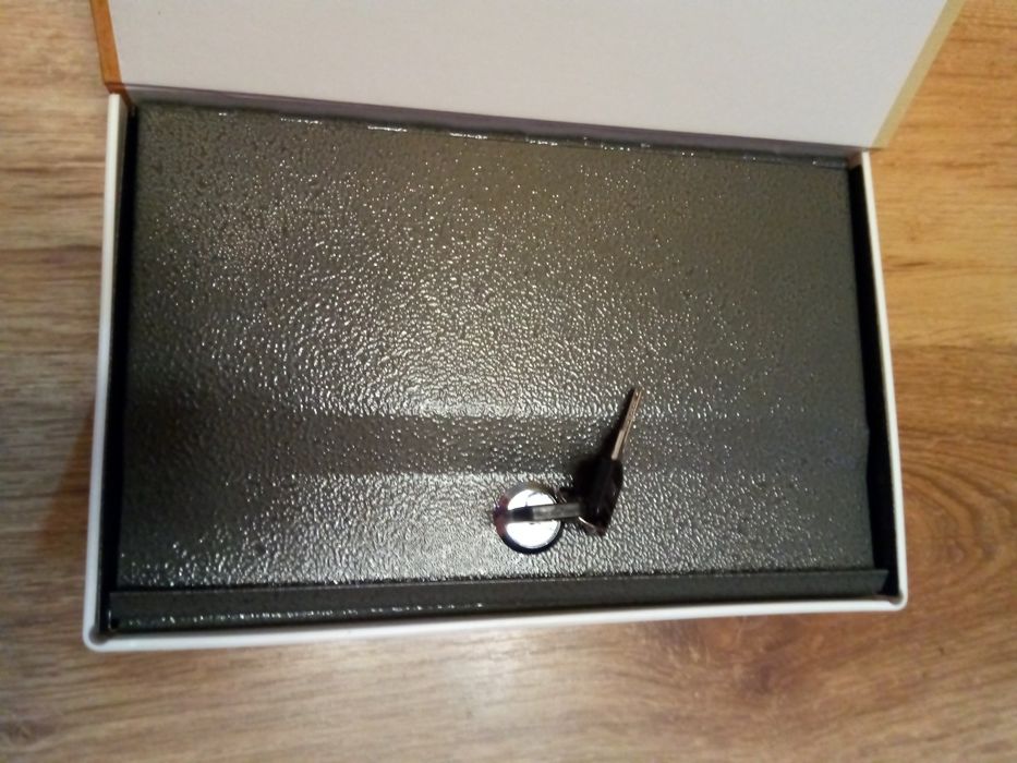 Seif metalic secret tip carte cu cheie STRATEGIC Resita • OLX.ro