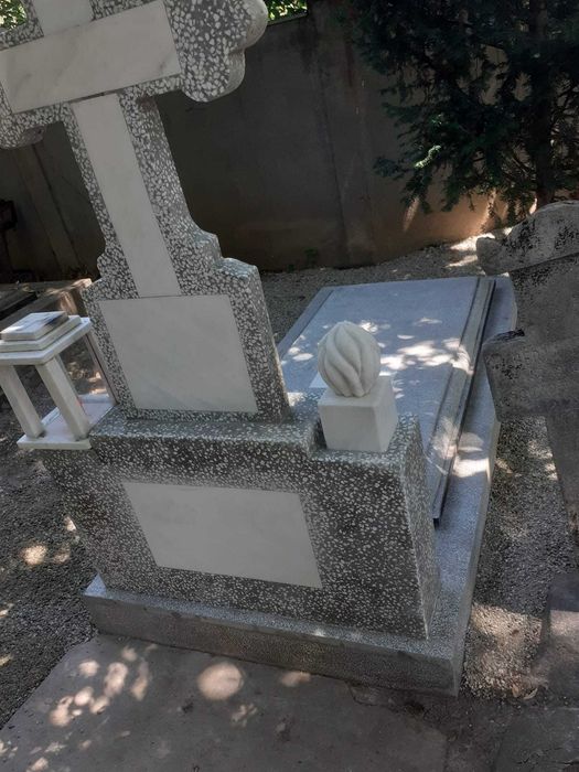 Loc de veci Cimitirul Bellu 2 cripte Bucuresti Sectorul 4 • OLX.ro